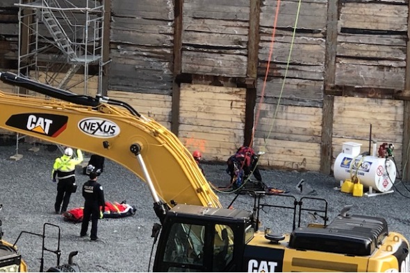 WATCH Rescue operation for man who fell into 20 meter deep hole at ...